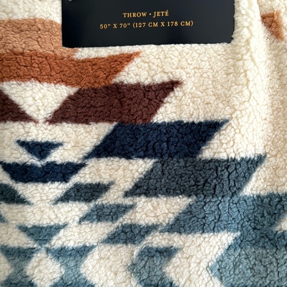 Pendleton | Bedding | Pendleton Sherpa Fleece Throw 5 X 70 | Poshmark